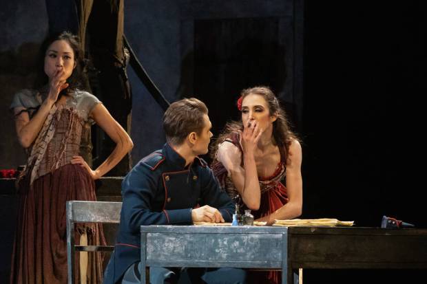 Liam Scarlettin verevä Carmen – Erinomaisuutta
